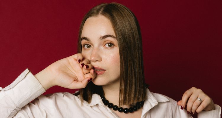 Feature - NewTracks New Artist: Lily Linscott - NZ Musician